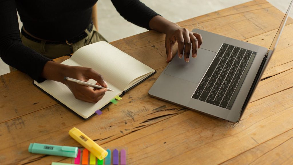 10 Cara Menulis Puisi Naratif yang Memikat Hati Pembaca