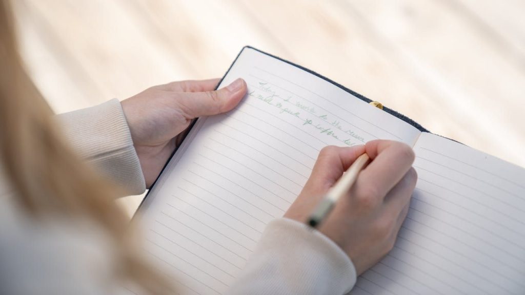 Simak 6 Tahapan Alur Cerpen yang Perlu Kamu Pahami dalam Membuat Cerpen ...