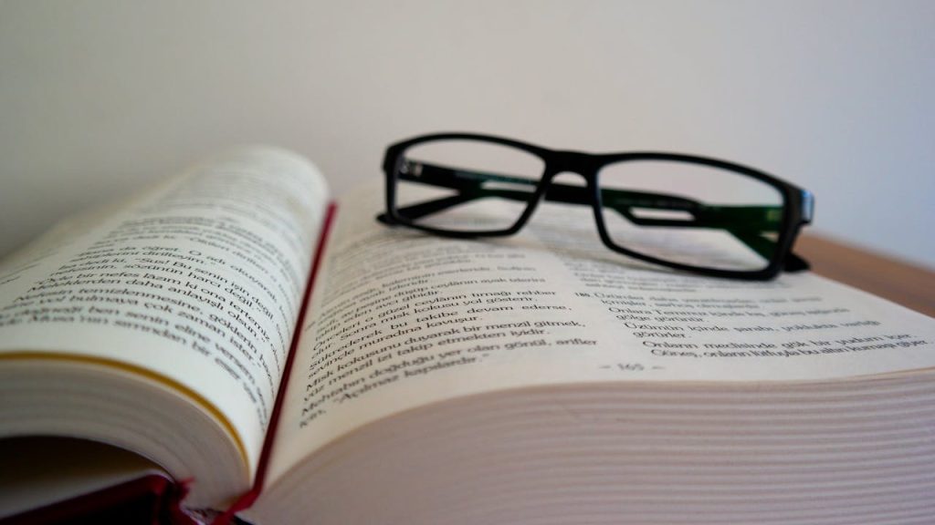 5 Tips Menggunakan Sudut Pandang Orang Pertama dalam Cerpen - Halo Penulis Group